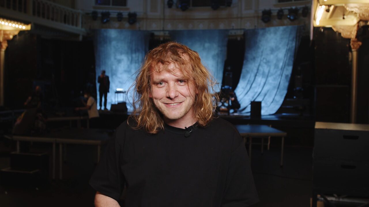 Palmbomen II experimenteert erop los in een leeg Paradiso | NPO 3FM