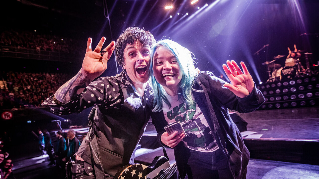 Deze fans werden door hun grote idool op het podium gevraagd | NPO 3FM