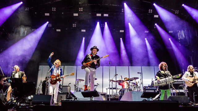 Arcade Fire brengt nieuwe track 'The Lightning I, II' uit | NPO 3FM