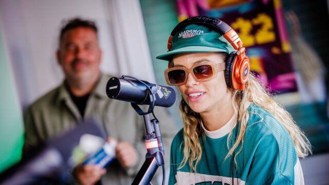 Tash Sultana bij 3FM op Lowlands | NPO 3FM