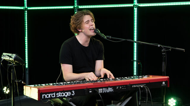 remme covert Glass Animals in de 3FM Live Box | NPO 3FM