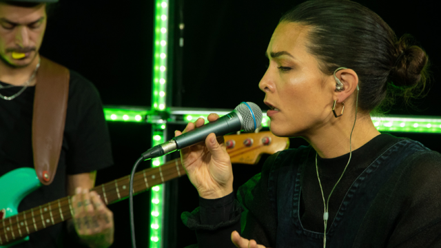 The Jordan verrast met 'Best Damn Day' in de 3FM Live Box | NPO 3FM