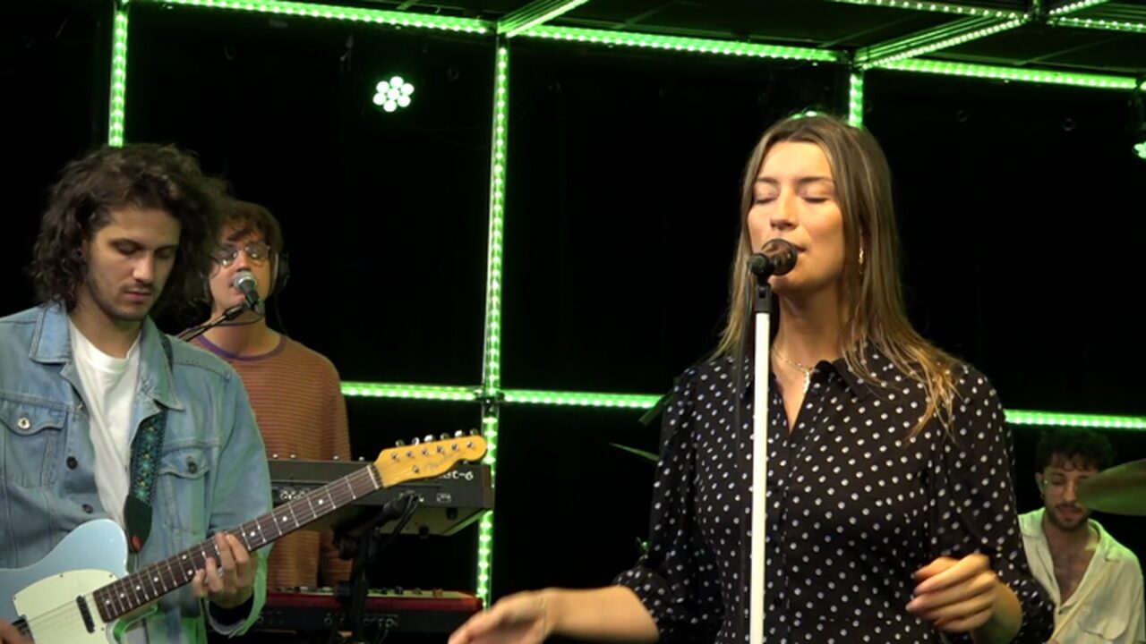 RONDÉ speelt hun nieuwe single 'Get To You' live | NPO 3FM