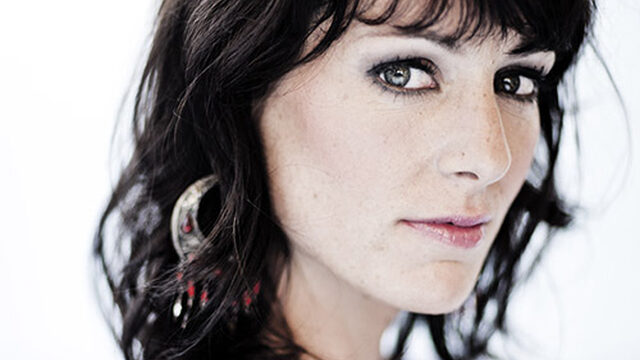 Ingrid Perez kiest voor Milkbar - 'Julia' | NPO 3FM