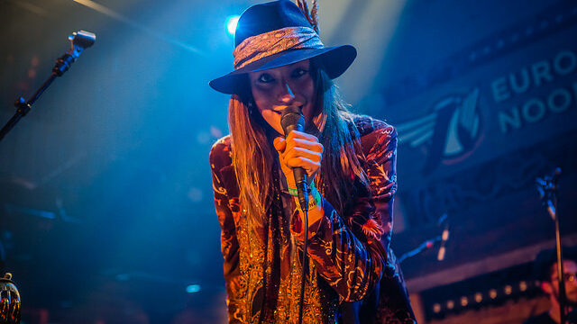 Leadzangeres van Rondé onder het mes | NPO 3FM