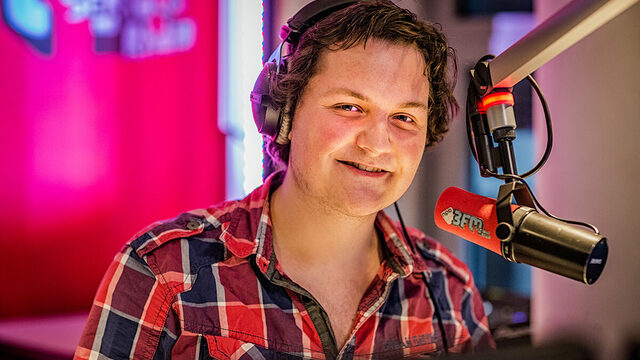 Jasper: 'Nieuwe muziek van de béste band ter wereld!' | NPO 3FM