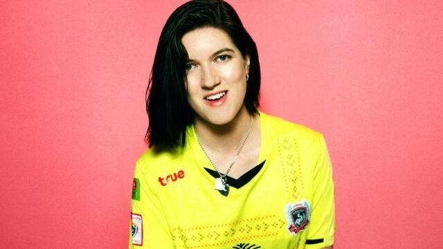 Romy: "Beautiful that women finally sing about other women" | NPO 3FM