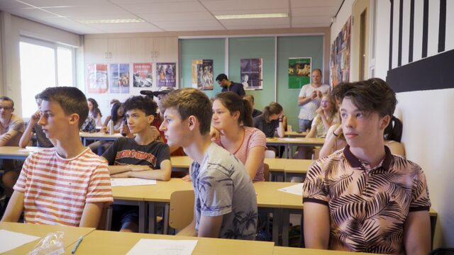 Bezwijkt deze klas onder groepsdruk? | NPO 3FM