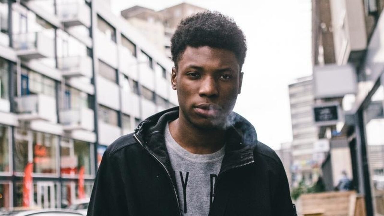Sevn Alias werkt samen met Akwasi op nieuwste track 'Who Dat' - FunX.nl