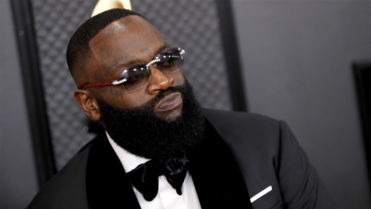 Rick Ross doet zijn jarige zoon (17) steak van 1000 dollar cadeau in ...