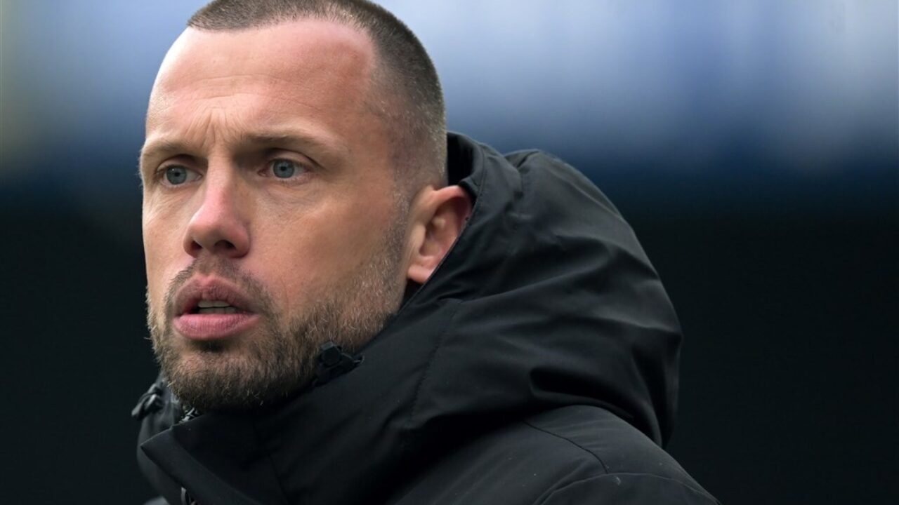 John Heitinga blijft tot einde seizoen aan als coach van Ajax | FunX
