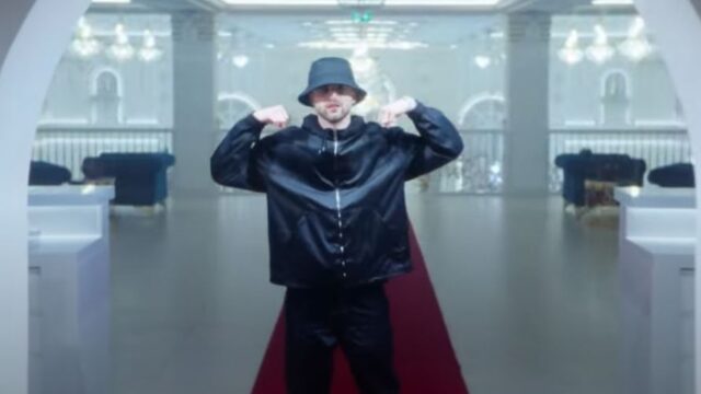 Kevin dropt one-take clip bij slowflowhit 'Fisherman' | FunX