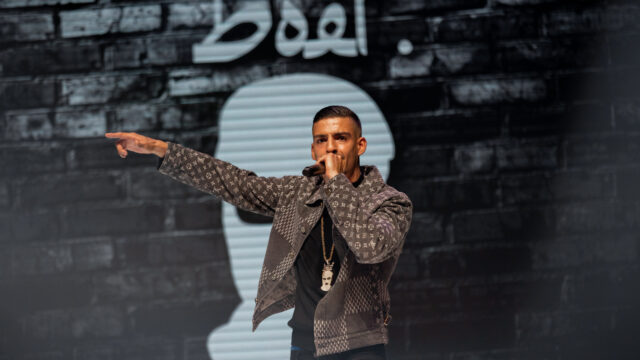 Boef schiet alleenstaande moeder te hulp: "Stuur je naar je ...