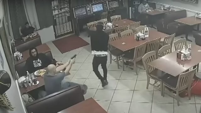 Klant schiet overvaller in restaurant dood | FunX