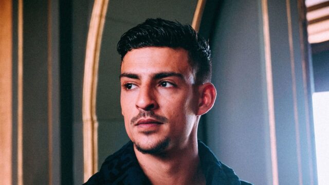 Boef komt met eigen burger en deelt dat hij Nederland heeft verlaten ...