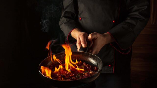 Flamberen van gerecht leidt tot fatale restaurantbrand in Madrid met ...