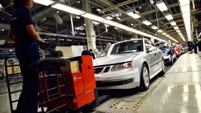 Waarom Mark Rutte al jarenlang in een tweedehands Saab rijdt | NPO Radio 1