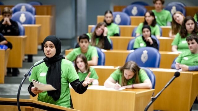 'De politiek mag een voorbeeld nemen aan de jongeren' | NPO Radio 1