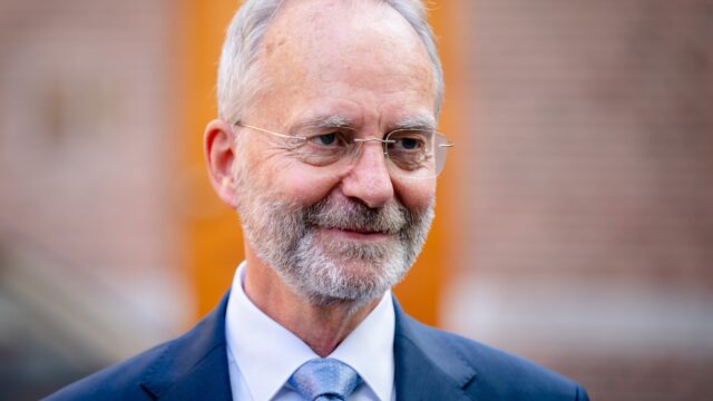 Oud-minister Kamp (VVD): 'Er is weinig extraparlementairs aan dit ...