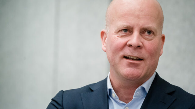 Beëdiging voormalig staatssecretaris Knops liep bijna in de soep: 'De ...