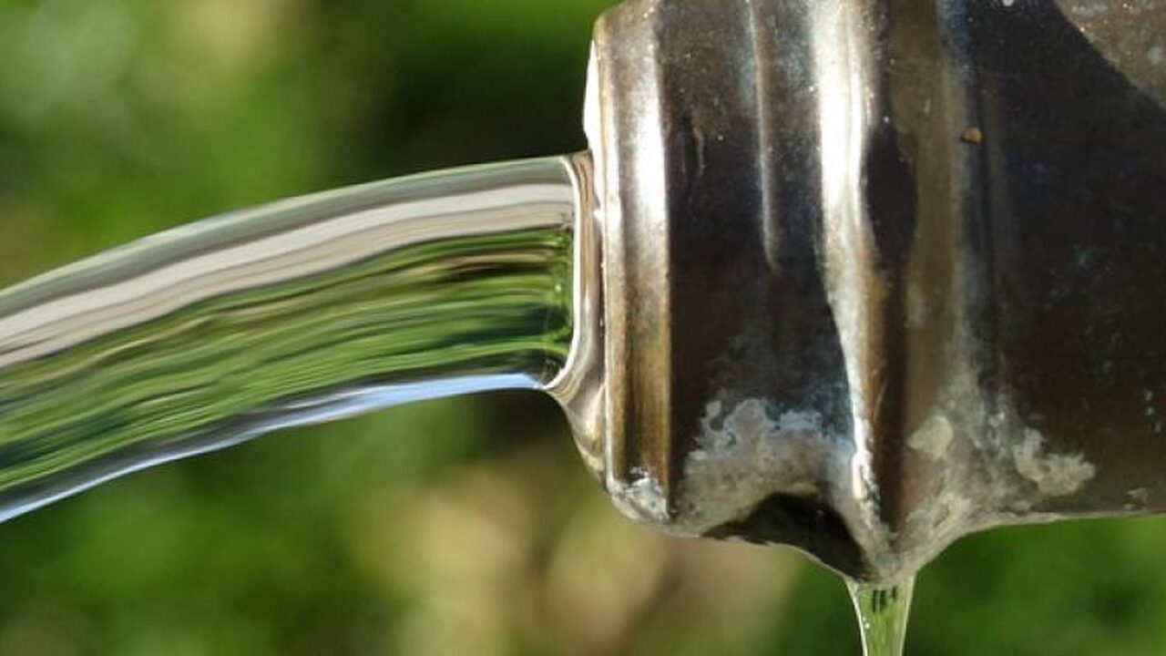 Belasting op leidingwater: 'Huishoudens betalen, de industrie wordt ...