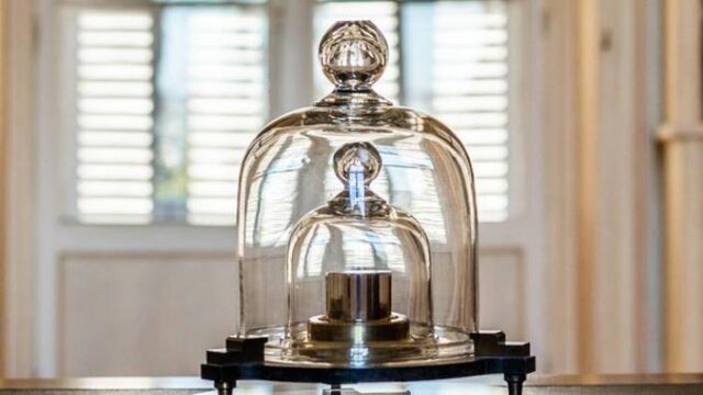 Het einde van 'Le Grand K': de kilo wordt voortaan anders gemeten | NPO ...