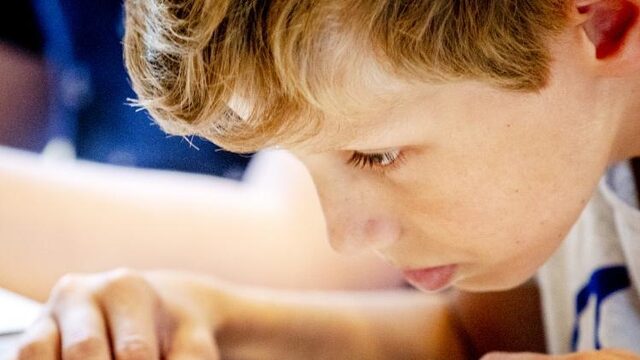 Hoe je kunt communiceren met doofblinden | NPO Radio 1