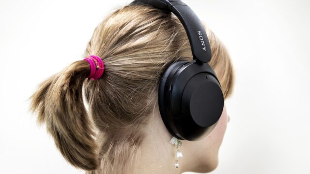 Gehoorschade door oortjes, koptelefoons en harde muziek op festivals ...