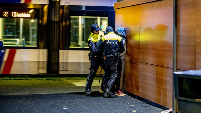 Waarom jongeren gaan rellen: 'Ze voelen zich niet gehoord' | NPO Radio 1