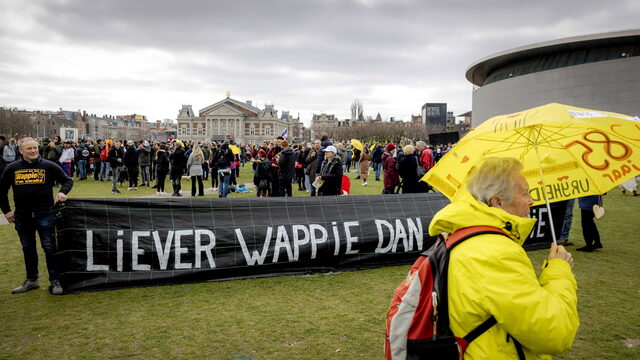 Nieuw boek geeft inkijkje in het leven van complotdenkers | NPO Radio 1