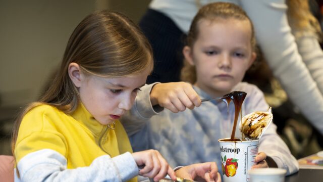 Kunnen scholen leerlingen écht een gratis lunch bieden? | NPO Radio 1