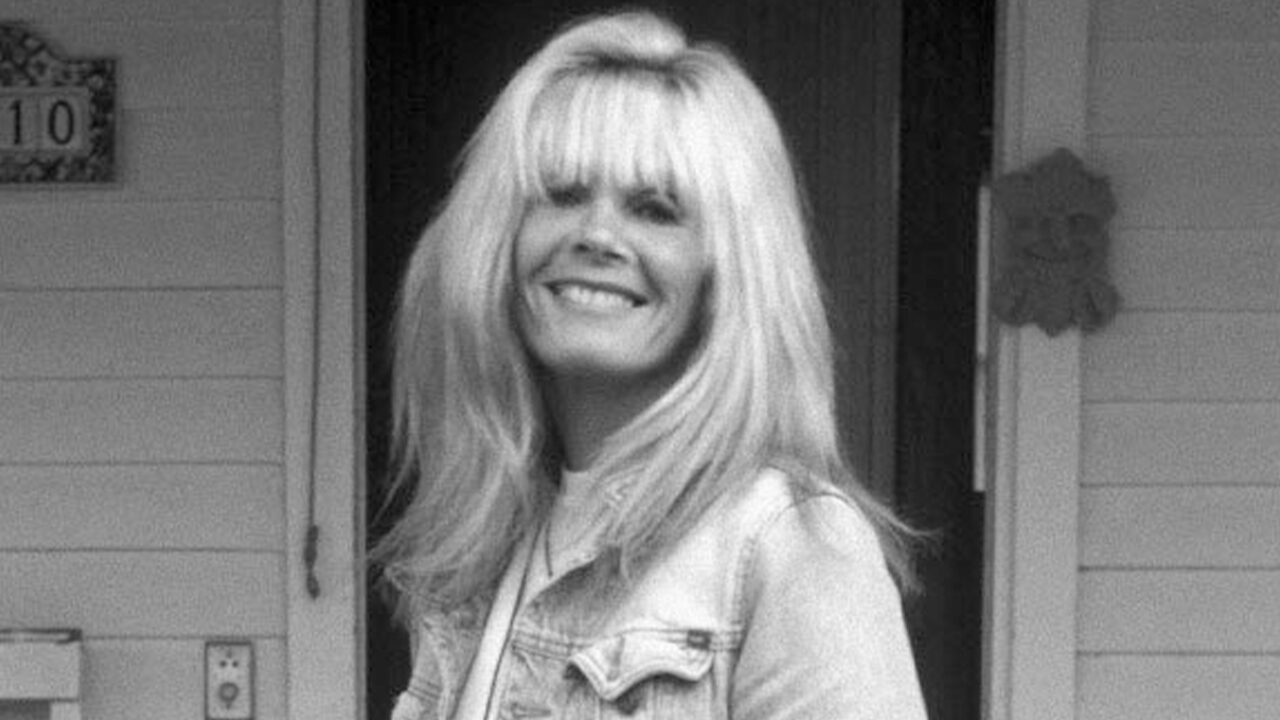 Simone Walraven interviewt Bette Davis Eyes zangeres Kim Carnes | NPO ...