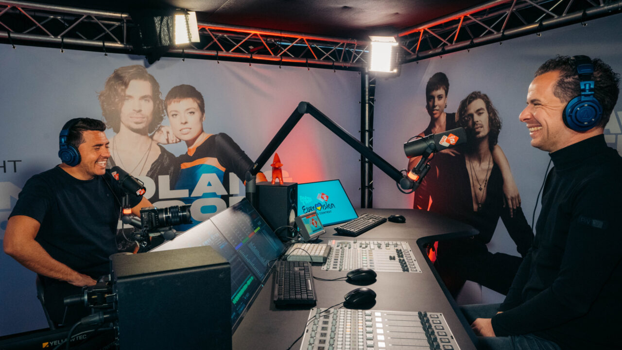 Jan Smit legt uit waarom alle Songfestival-commentatoren in paniek ...