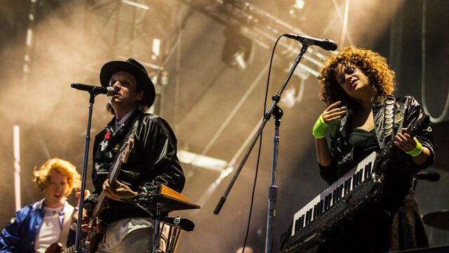 Arcade Fire keert terug met nieuwe single The Lightning I, II | NPO Radio 2