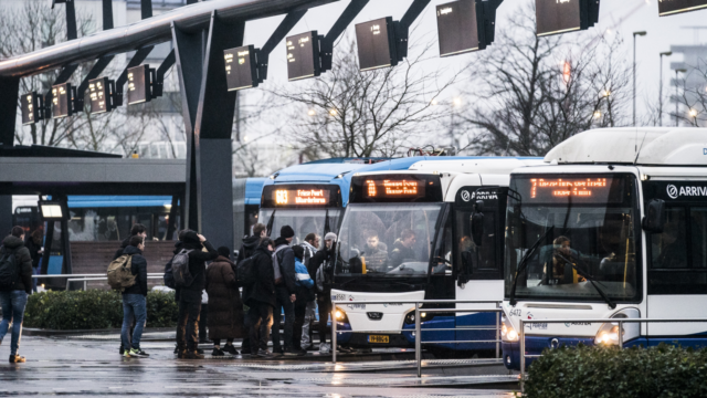 Wat ga je merken van de landelijke staking in het streekvervoer? | NPO ...