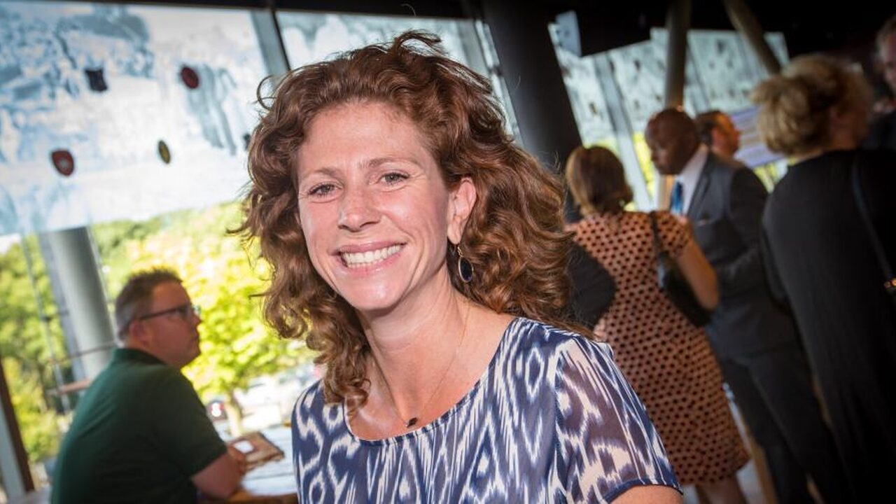 Barbara Barend doet een tussentijdse analyse van het EK voetbal | NPO ...