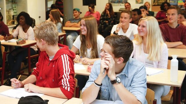 Meester Hidde rapt voor zijn leerlingen | NPO Radio 2