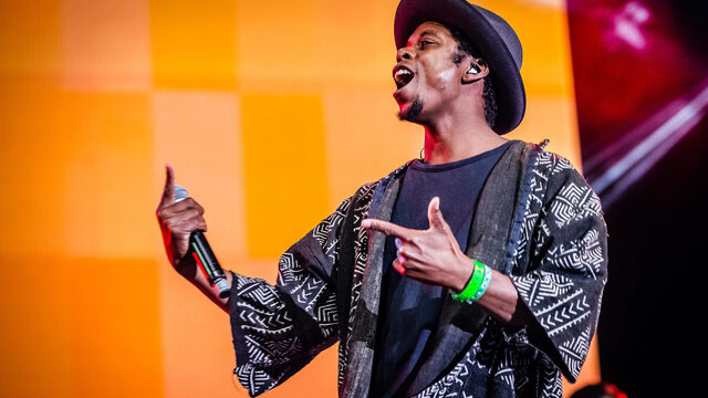 Typhoon scoort eerste Topsong met 'Alles Is Gezegend' | NPO Radio 2