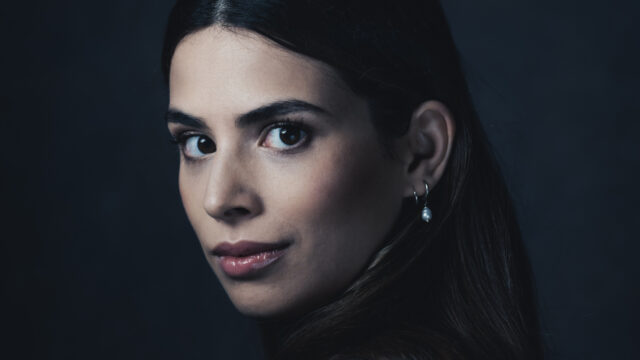 Zoektocht naar acceptatie in nieuw vioolconcert Karmit Fadael | NPO ...