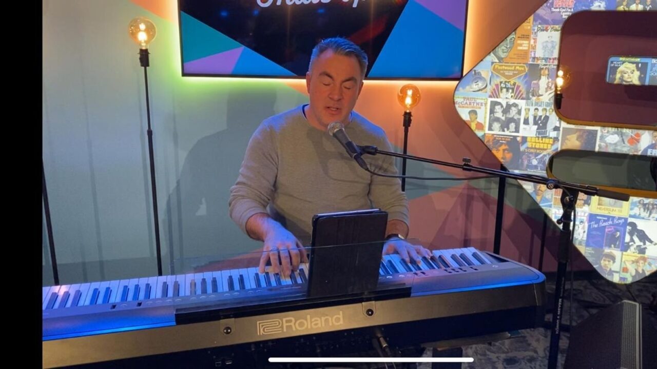 Hans Jansen voelt zich Thuis in het Evergreen Café | NPO Radio 5 | NPO ...