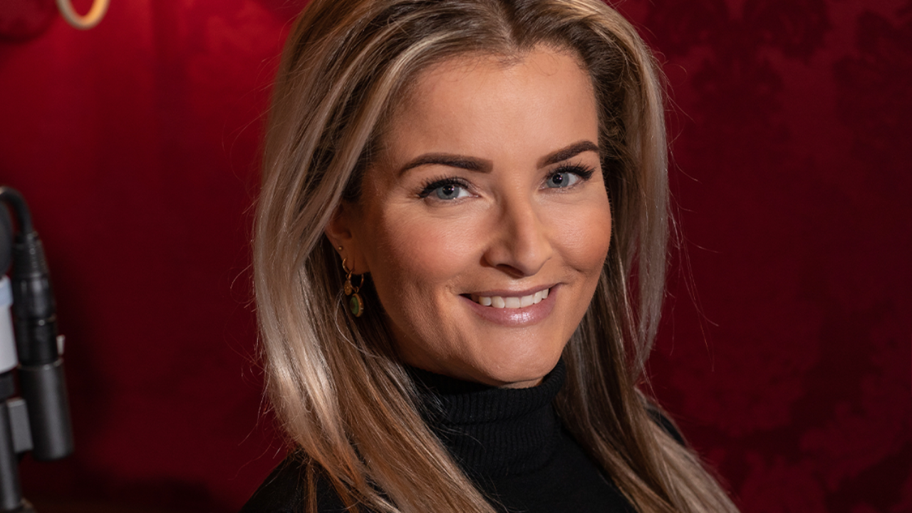 Emilie is op zoek naar complimentjes voor op de radio!